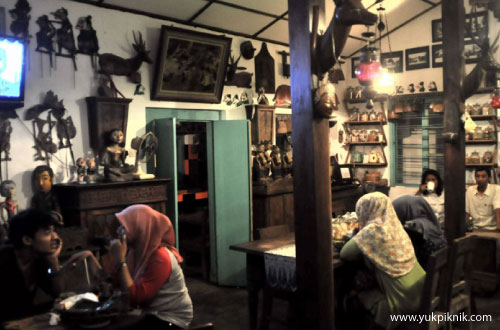 Pacar Kamu Bakal Seneng Banget Kalau Diajak Ke 5 Kafe Bergaya Retro di ...