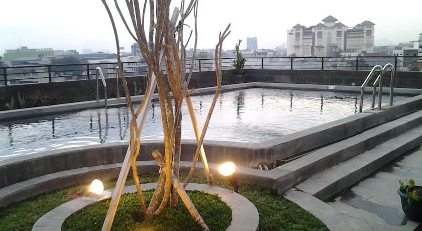 Ada 5 Kolam Renang Rooftop Di Bandung yang BIKIN LIBURAN Makin ...